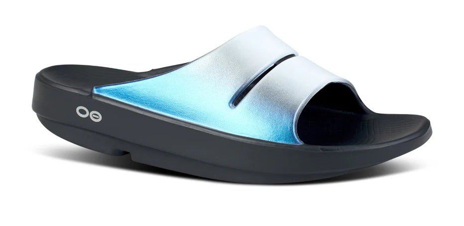 OOFOS Dames OOahh Luxe Recovery Slides, Frost – oofosbenelux.nl